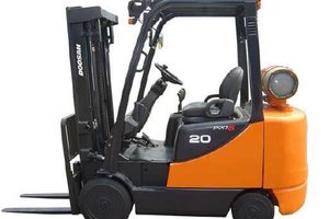 Clark S30 IC Pneumatic Forklift - Westerra Equipment