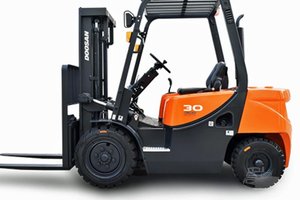Clark S30 IC Pneumatic Forklift - Williams Machinery